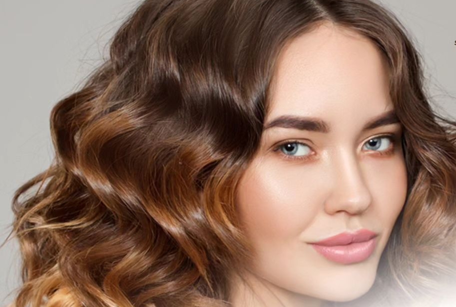 Tips Mengecat Rambut Sendiri Agar Tampil dengan Warna Highlight | Helo ...